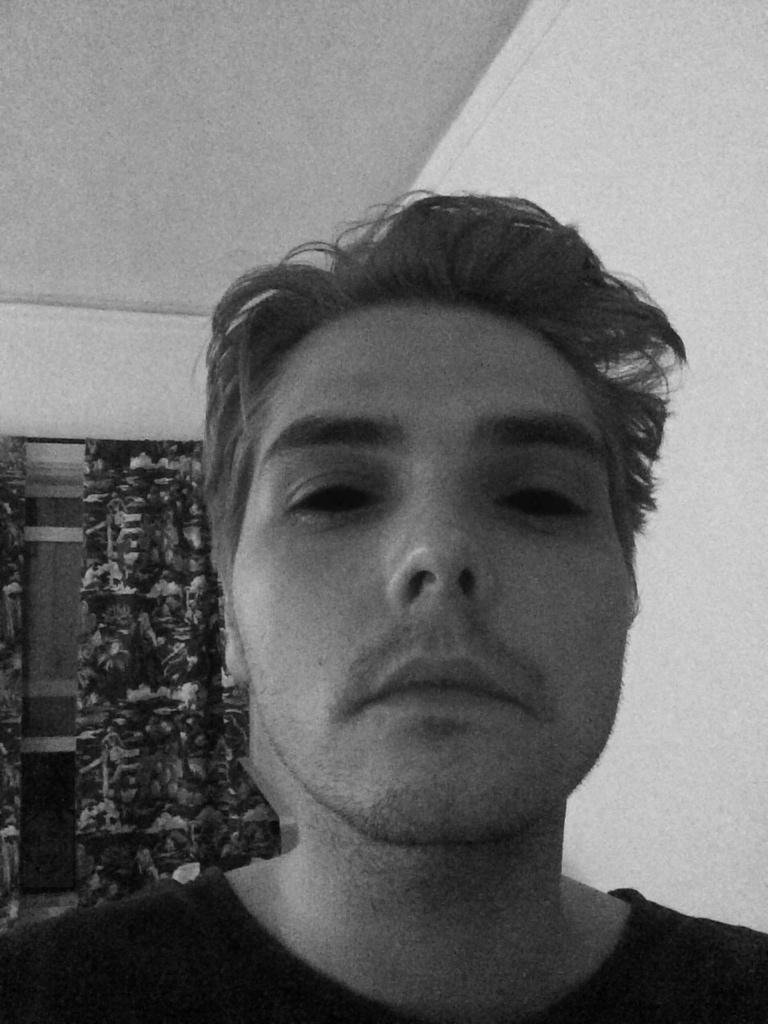 Gerard Way Twitter Selfie