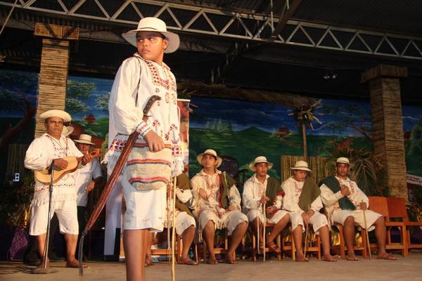 articulo montículo Interior traje montuno panameño Implacable al revés ...