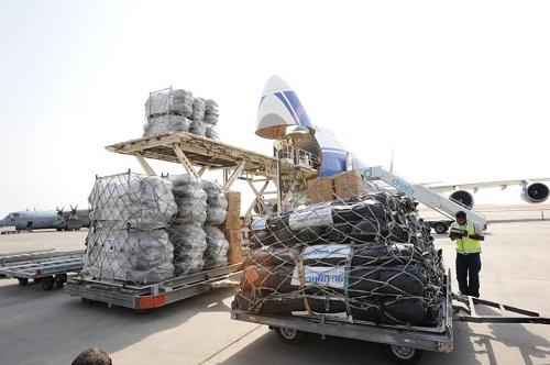 First 100 tonnes of humanitarian aid lands in Iraq - ITV News