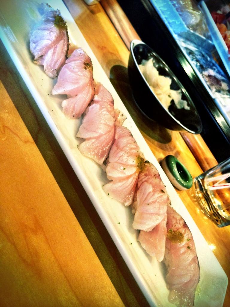 IceLink on Twitter: "Black throat sushi at #asanebo #yourewelcome http://t.co/561bA6Czl5"