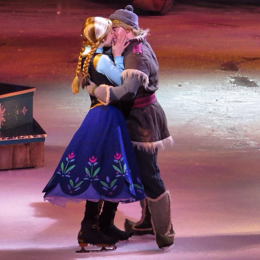 Kristoff And Anna Frozen Kiss