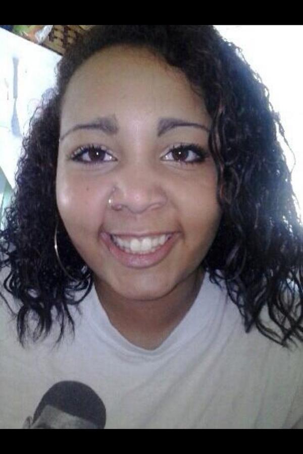 Holly Samuels's Instagram, Twitter & Facebook on IDCrawl