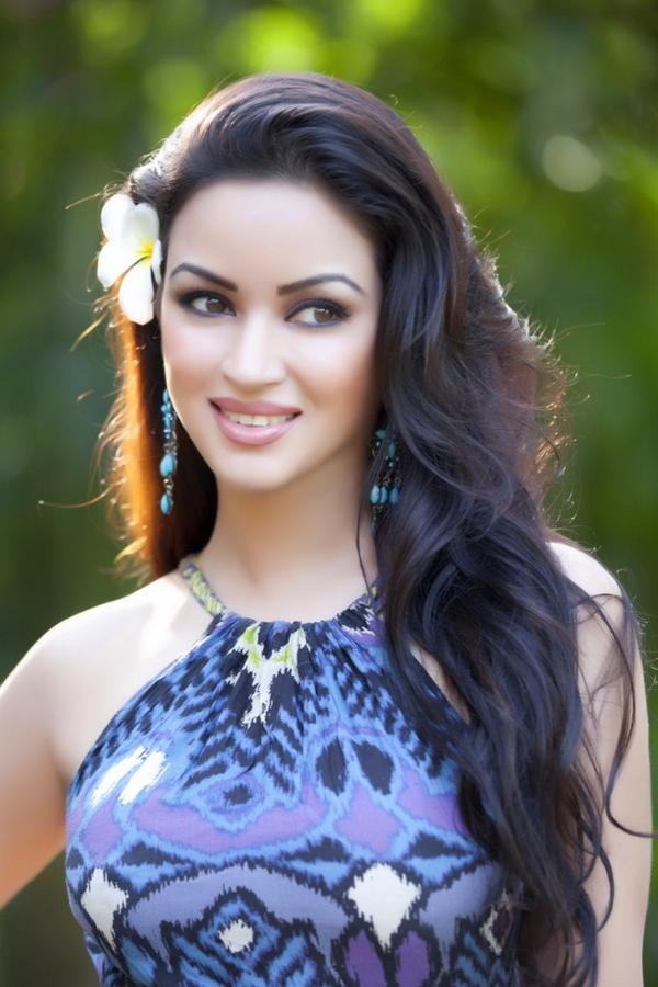 Maryam Zakaria Cute Smiling Photos | Veethi