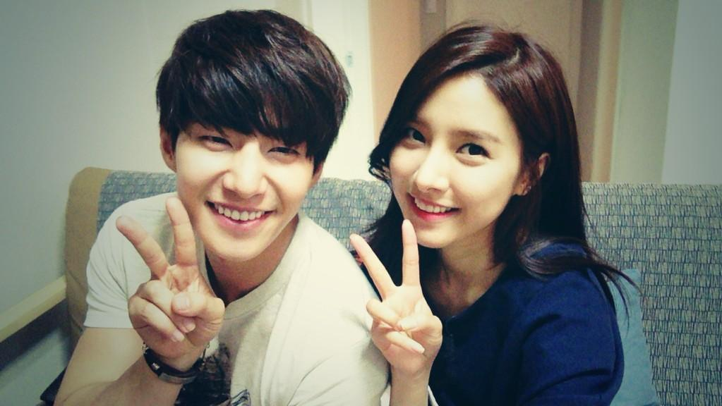 Soompi On Twitter Song Jae Rim And Kim So Eun Pose For A Couple Photo soompi-on-twitter-song-jae-rim-and-kim-so-eun-pose-for-a-couple-photo