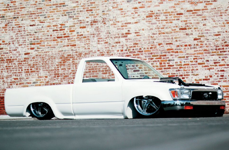 Slammed 93 Toyota Pickup