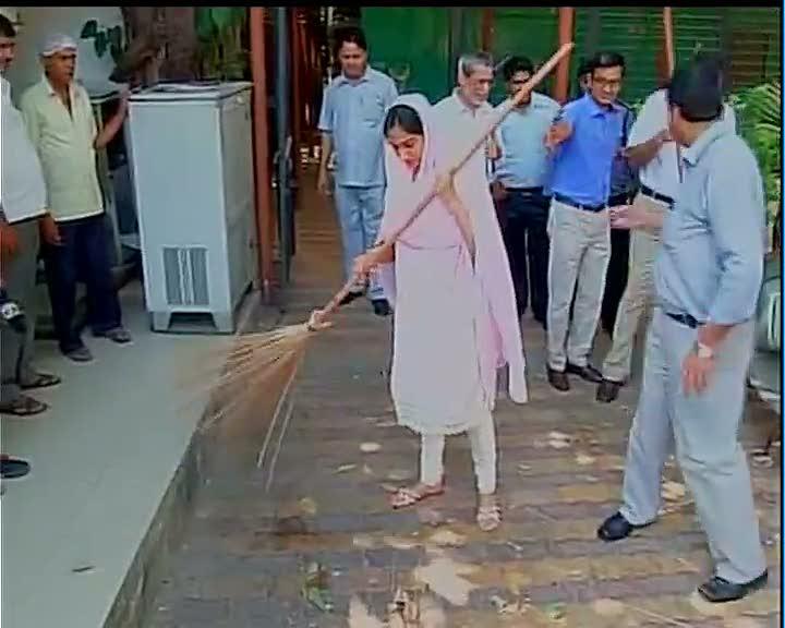 PM Modi’s ambitious ‘Clean India’ campaign begins tomorrow, 31 lakh ...