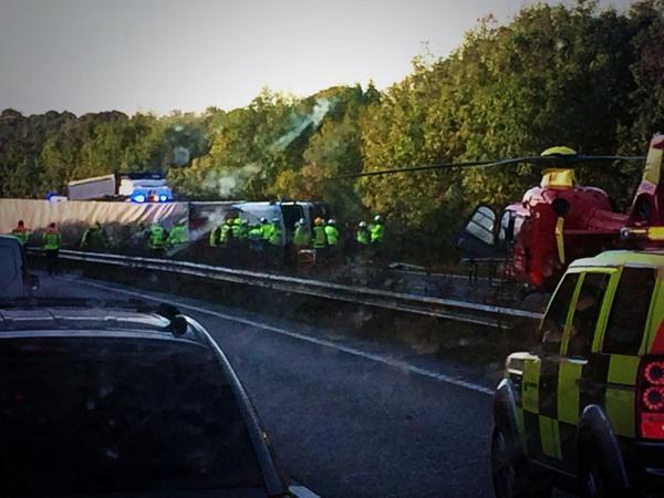 Overturned lorry causing major delays on A34 - ITV News