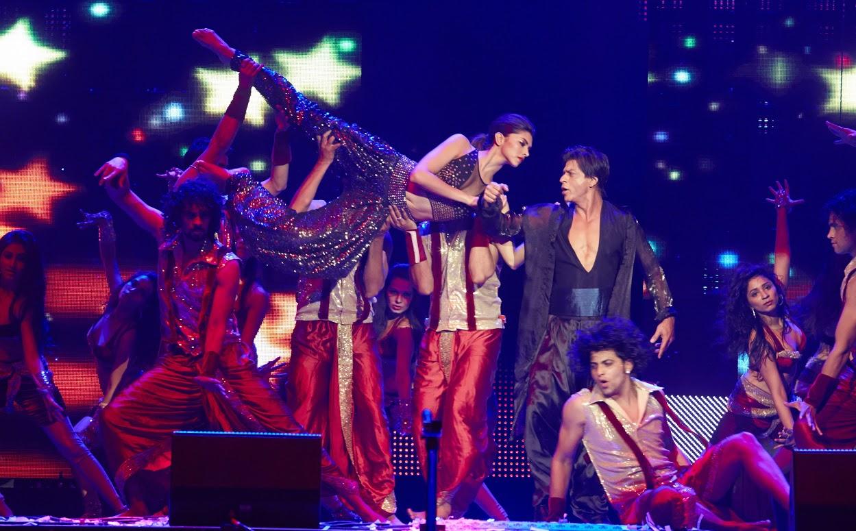 Deepika and SRK Dance Performance at SlamTheTour | Veethi