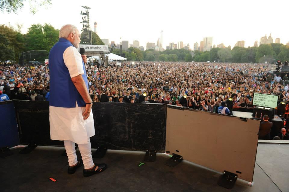 Narendra Modi at Rock Concert in New York(video/pics) | DeshGujarat