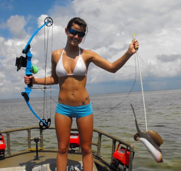 Bowfishing Girls
