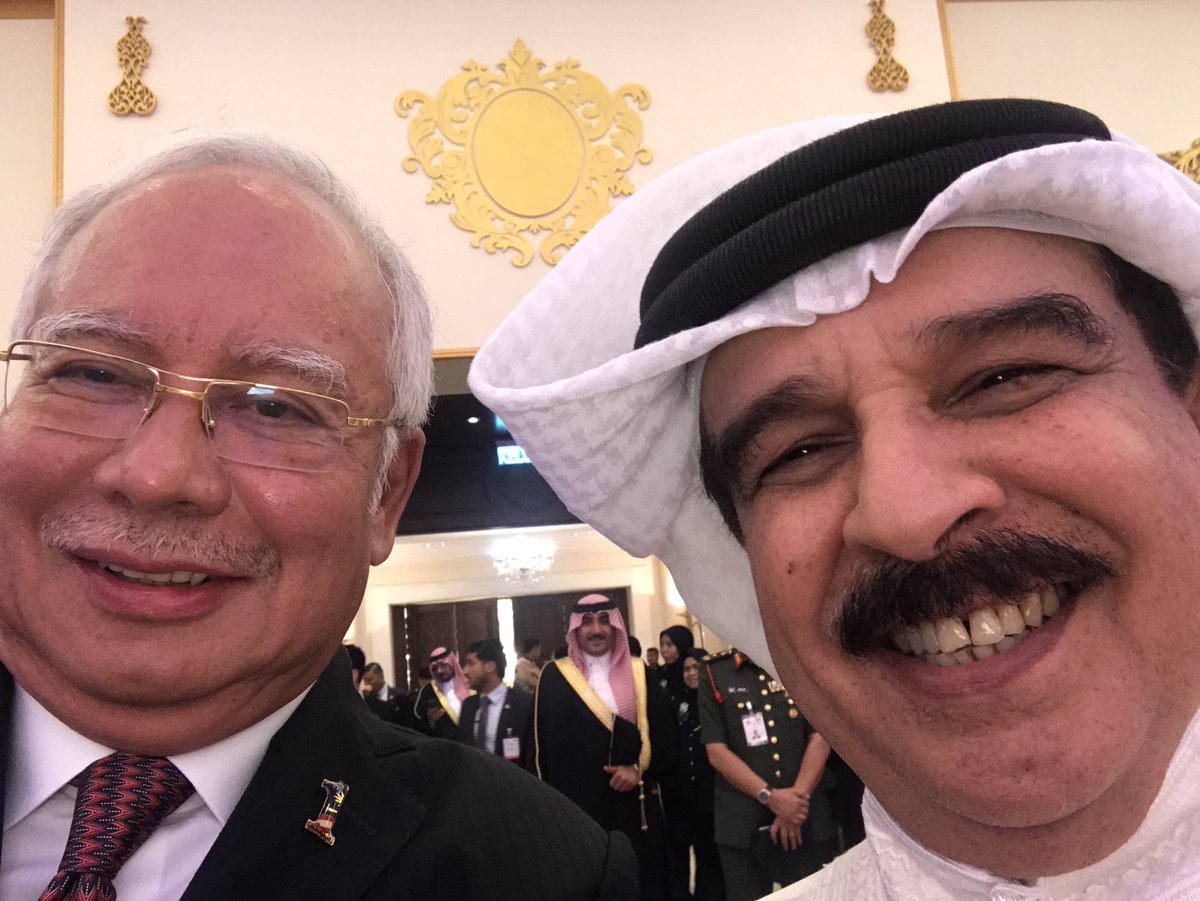 A very jovial King Hamad of Bahrain at the official dinner ? | Mohd ...