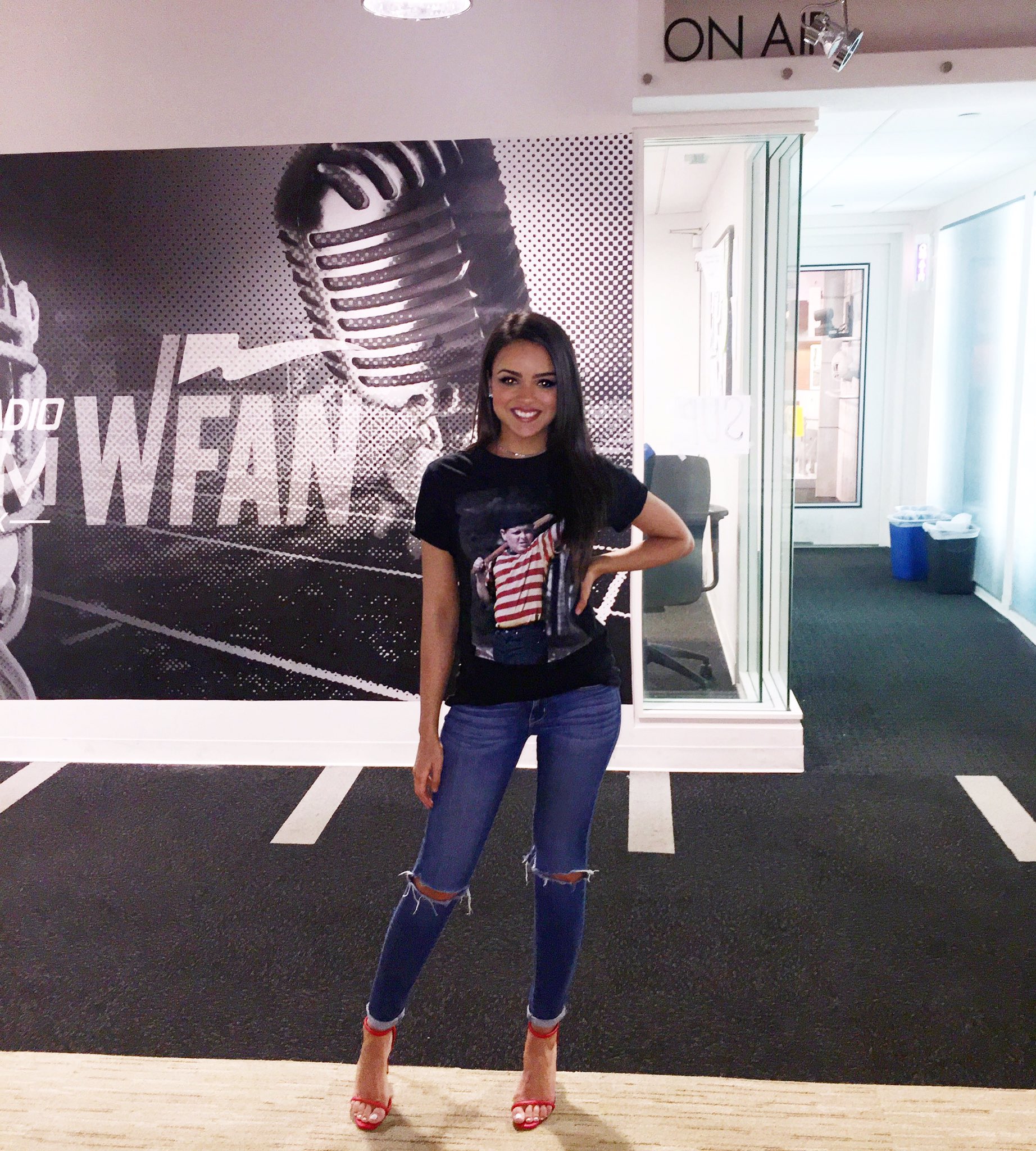 Lisa Ramos Instagram 32 Lisa Ramos Signs Copies Of Her New Book Pizza