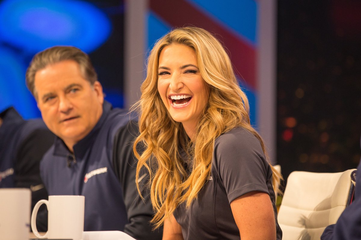 Who's Colleen Wolfe from NFL Network? Bio: husband, age, height, salary