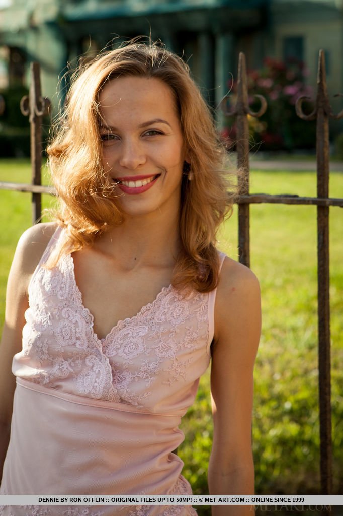 Russian Girl Twitter Brother Sez Legraybeiruthotel