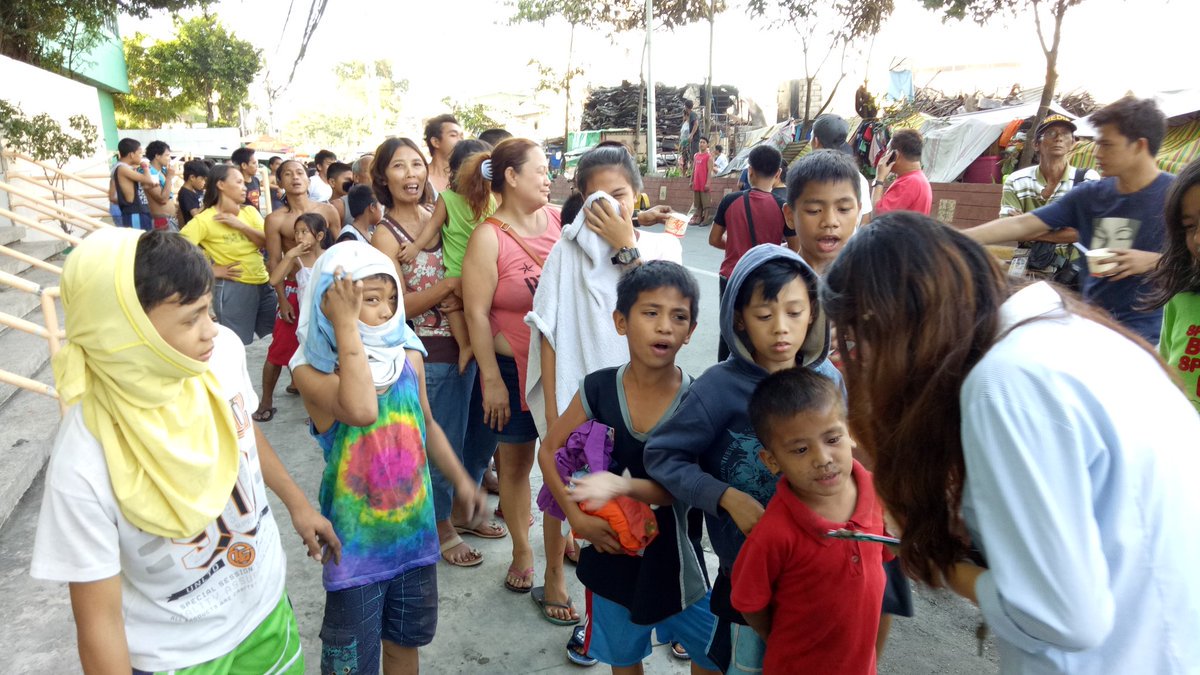 Mga nasunugan sa NIA rd. Quezon City, pilit na bumabangon at ... Mga nasunugan sa NIA rd. Quezon City, pilit na bumabangon at ...