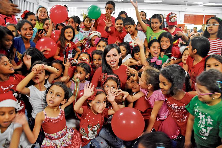 Carsonators on Twitter: "📸 | @SofiaCarson witnessed a show about the birth of Jesus at the ...