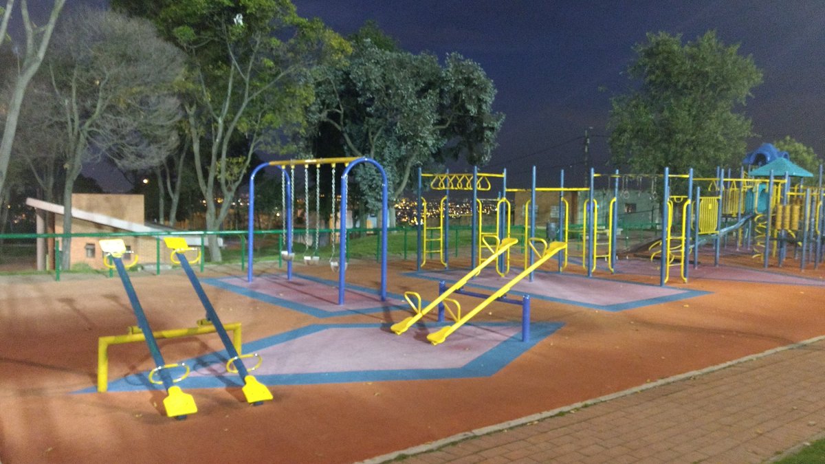 Gaitán Cortés: Un parque con cancha sintética , gimnasio y juegos para ...