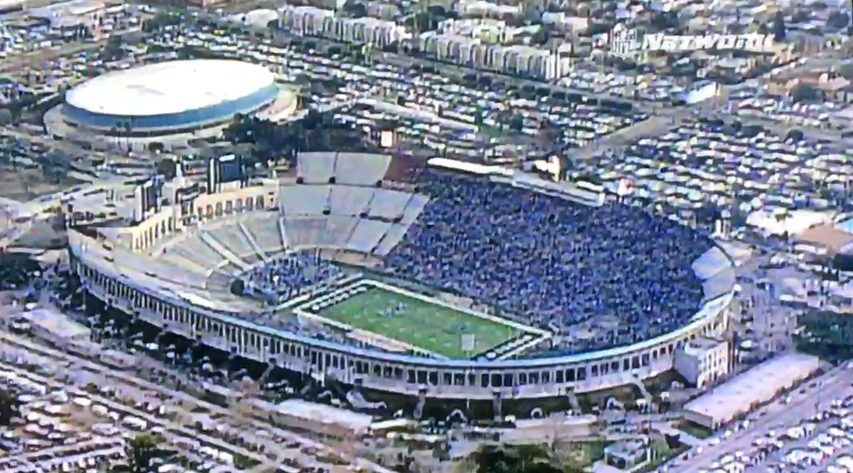 The final L.A. Raiders game at the Coliseum on Christmas Eve 1994 ...