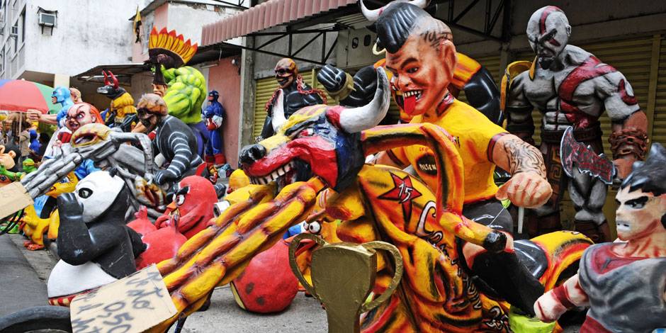 CURIOSO La historia detrás de la quema de monigotes en Ecuador ...