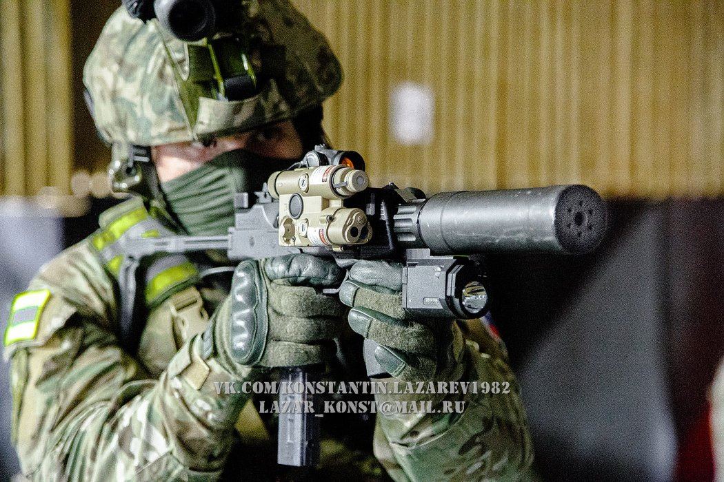 Choose your era // MAC-10, IWI Mini Uzi, H&K MP7, B&T TP9 : r/GunPorn