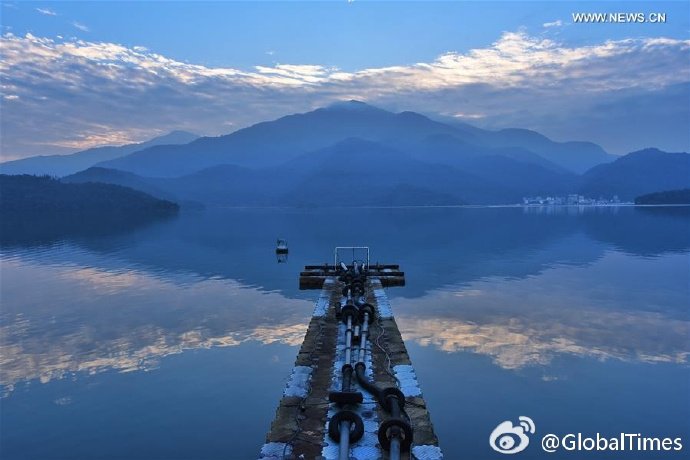Photos taken on Jan. 8, 2017 show the morning scenery of Riyue Tan, or ...