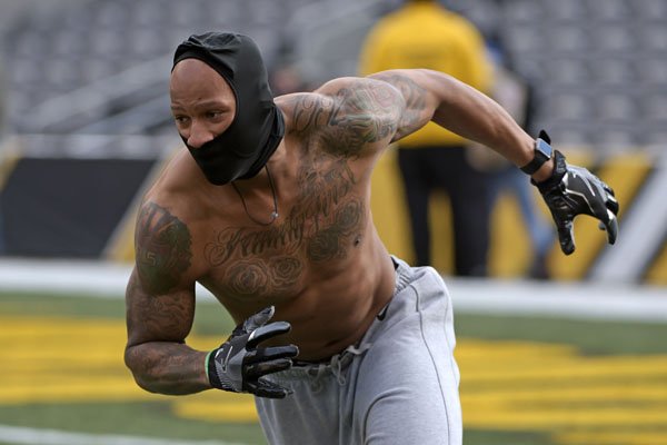 Ryan Shazier's shirtless warmup must have worked out well for him ...