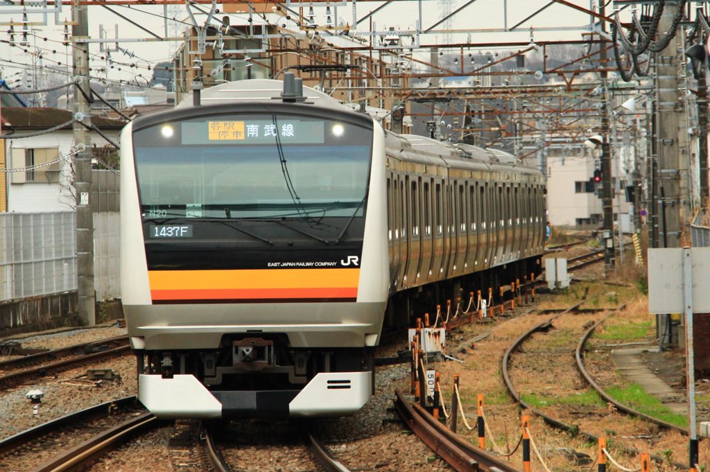 鉄道旅図鑑 on Twitter: "E233系 JR東日本が首都圏に大量投入したE231系をさらに発展させた車両として開発。E231系で置き換えられなかった路線に投入された。防犯カメラ ...
