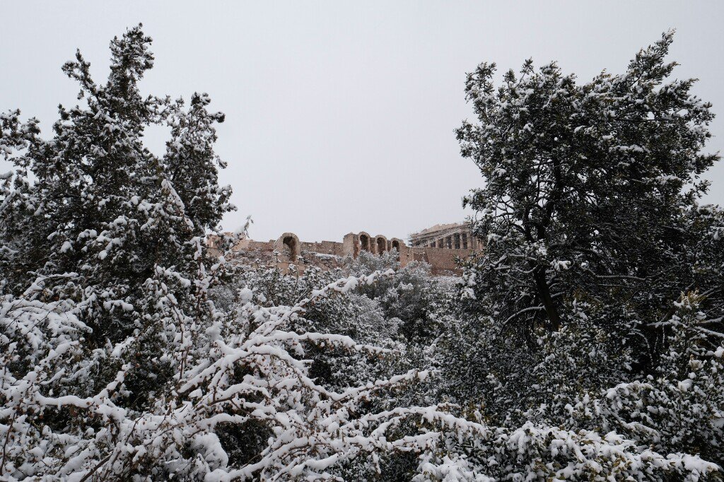 Snow in Athens: Dusted Acropolis and lots of Snowmen - Amazing pictures ...