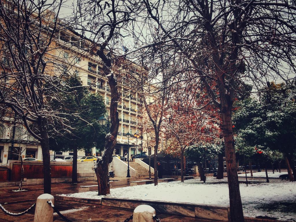 Snow in Athens: Dusted Acropolis and lots of Snowmen - Amazing pictures ...