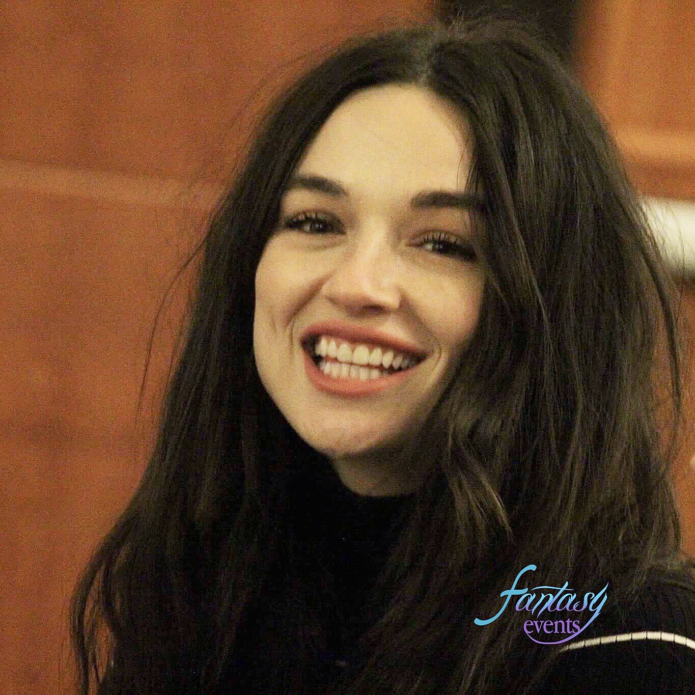 Crystal Reed Smile Wallpaper