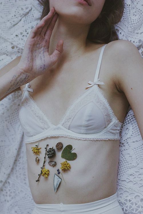 ᵗʰⁱⁿᵈᵉʳᵉˡˡᵃ on Twitter: "Pale and Skinny #thinspo #thinspiration #bonespo #skinny #anamia #ana # ...