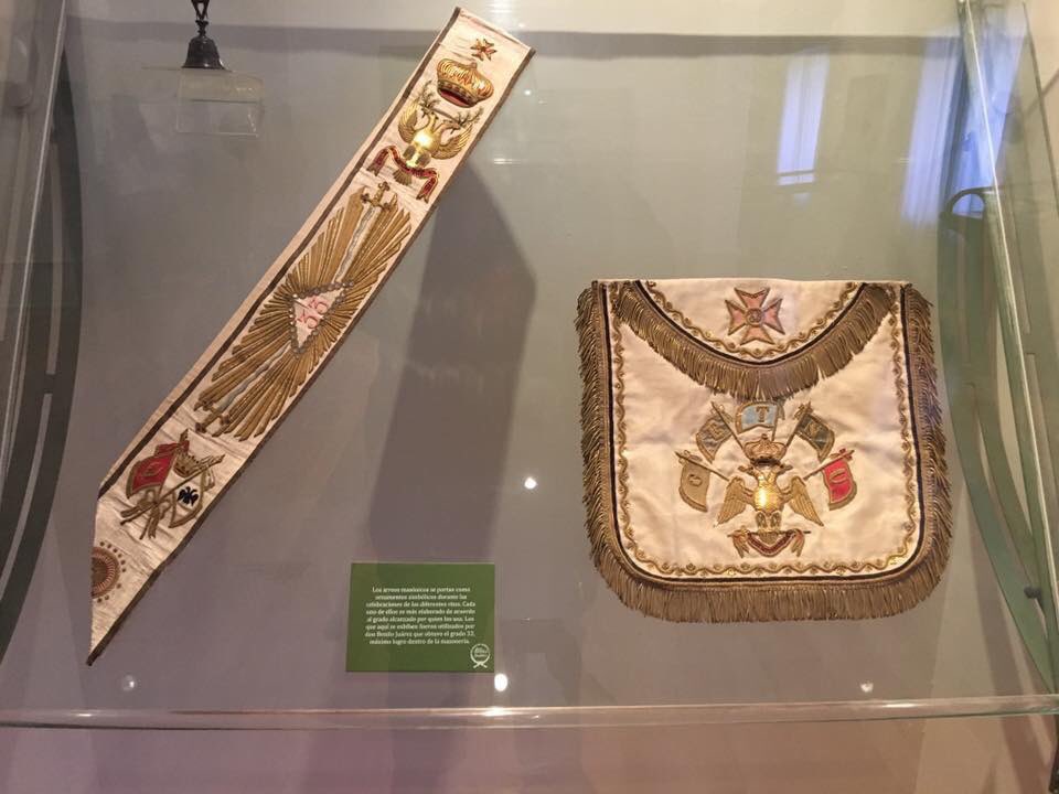 el 15 de enero de 1847 benito juárez es iniciado como mason en el rito ...