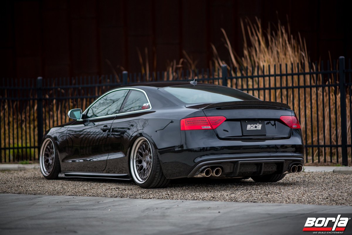 Slammed Audi Rs5