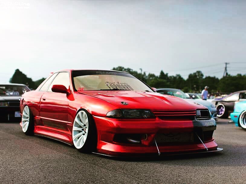 Stanced Skyline R33