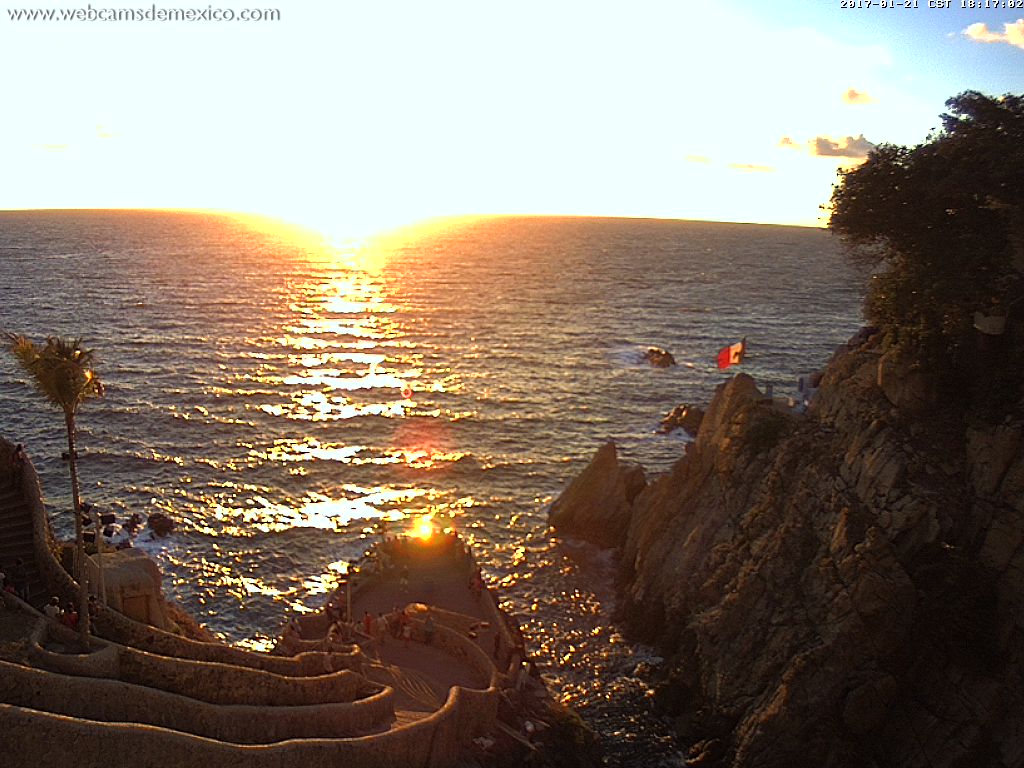 Así el atardecer de este sábado desde #acapulco, vista la quebrada, qué ...
