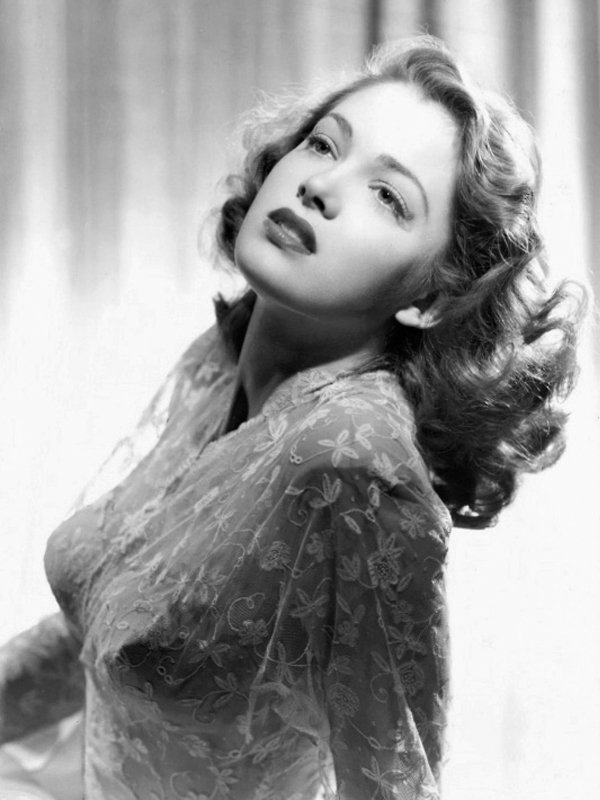 Frances Rafferty, 1941 | NotableHistory | Scoopnest