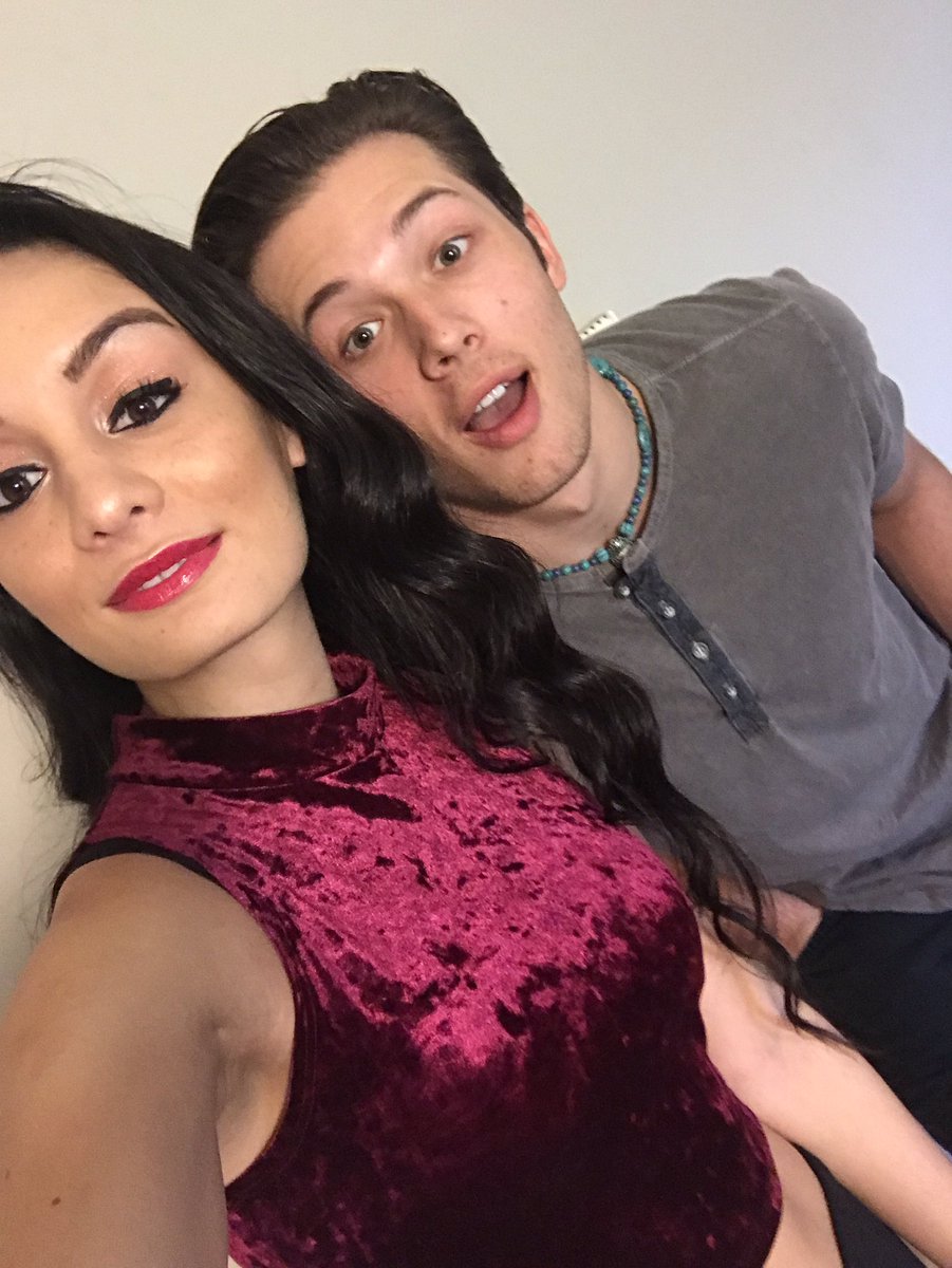 Leo Howard En Micayla Johnson Gaan Uit Elkaar Tijdschrift Voor