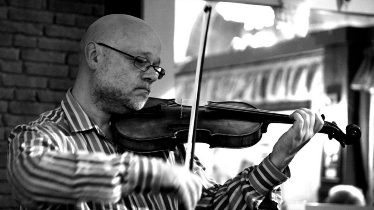 This is Graham Clark, elbow's snoring improvising violinist ...