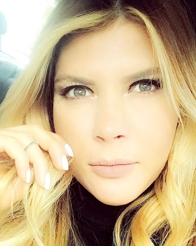 Selfie dominguera ? | Mara Roldan | Scoopnest