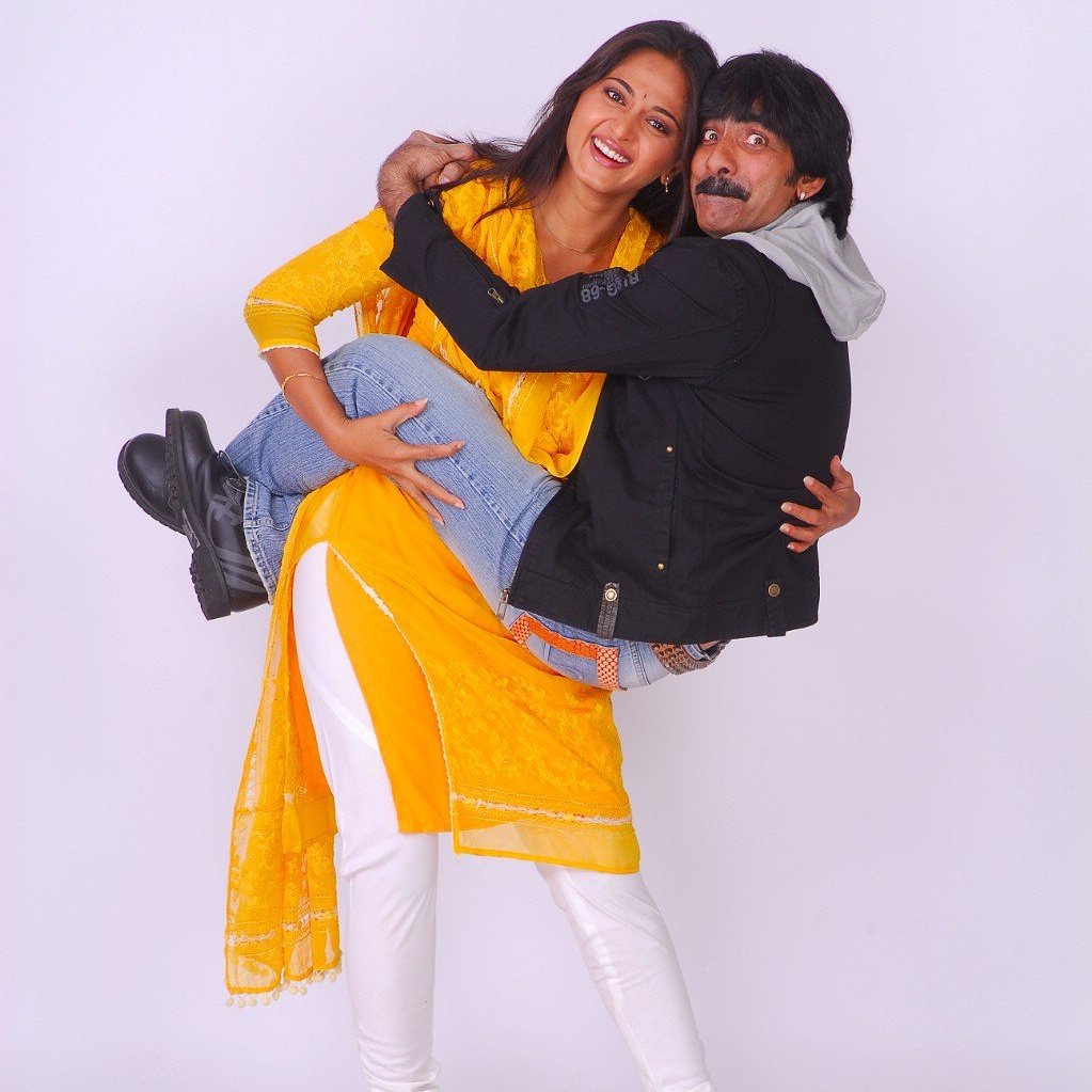 Anushka Shetty Caliente Con Ravi Teja