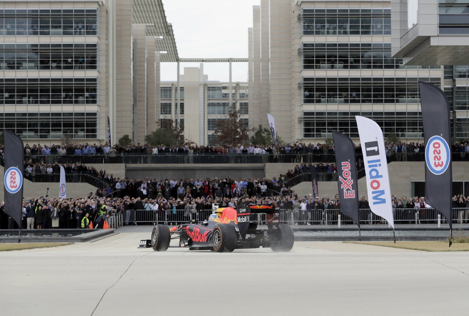 Primer gran vistazo a la alianza entre Mobil 1 y la escudería Red Bull ...