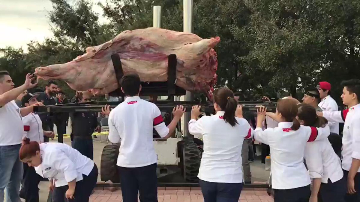 En CocinerosMx así se vivió el asado de una vaca completa en Monterrey ...