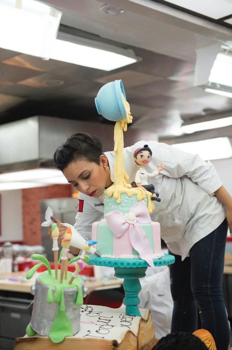 Video Daniela Garza pasó de lo tradicional a artista del fondant. Checa ...