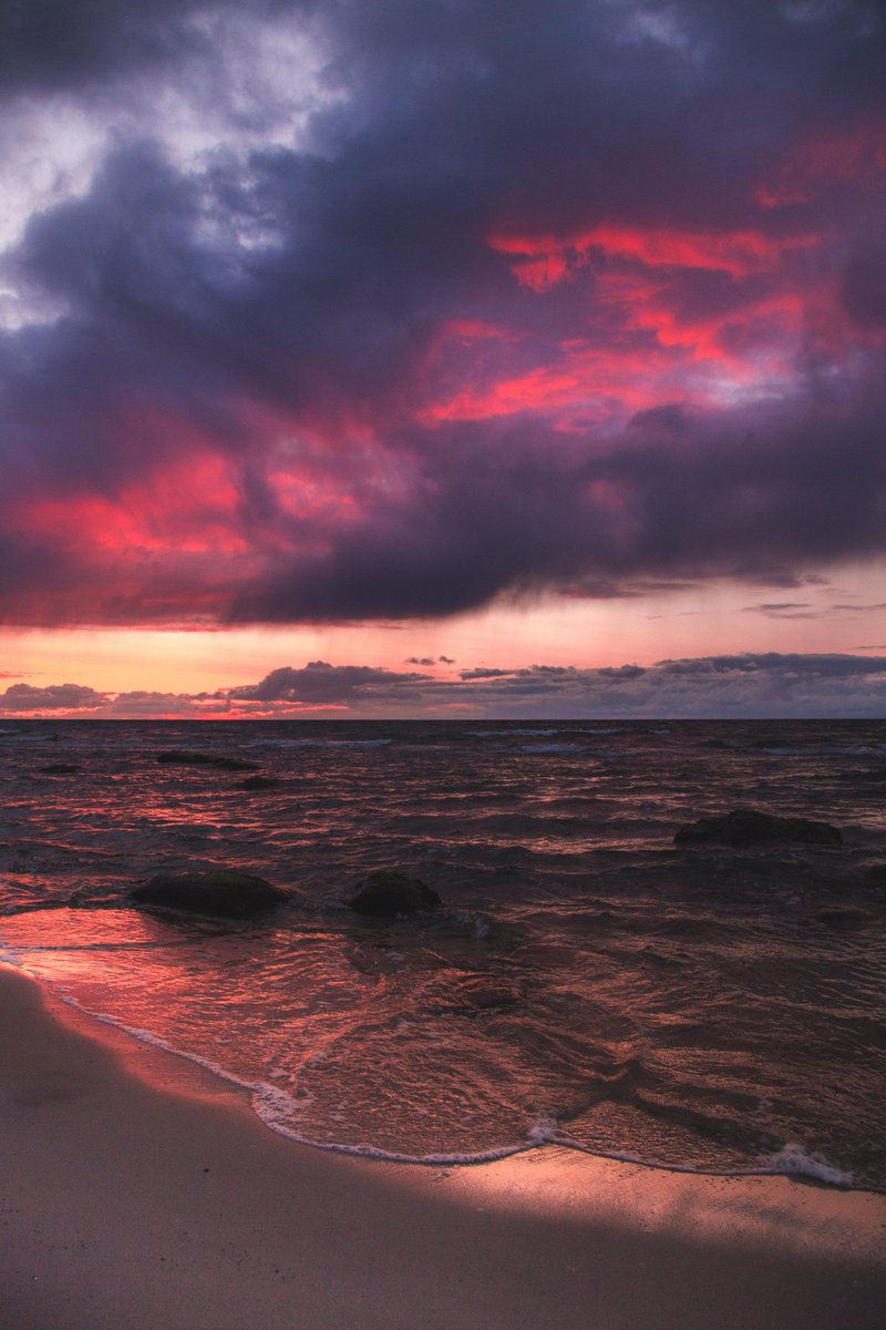 I'M SO READY FOR LATE NIGHT SUNSET WALKS ALONG THE BEACH. HURRY UP ...