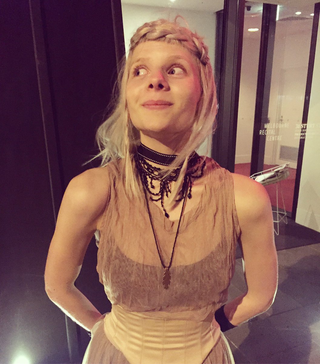 Pin de PT.NighTLeN em ♥️Aurora Aksnes♥️ | Cantores, Aurora asknes