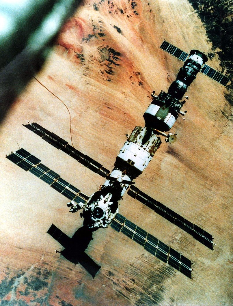 Feb. 1, 1990 - Soyuz-TM8 crew and the 1st EVA using the SPK Soviet ...