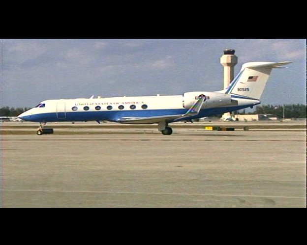 First lady melania trump arrives in palm beach on separate usaf plane ...