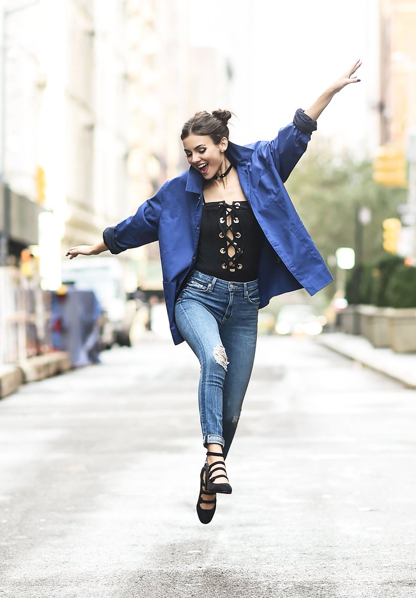 Victoria Justice Blue Jeans