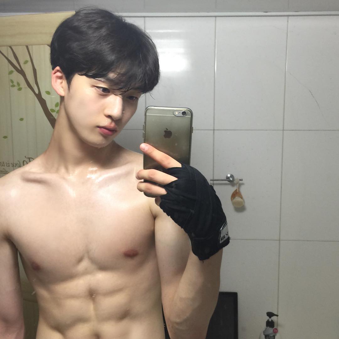 Korean Guys With Abs