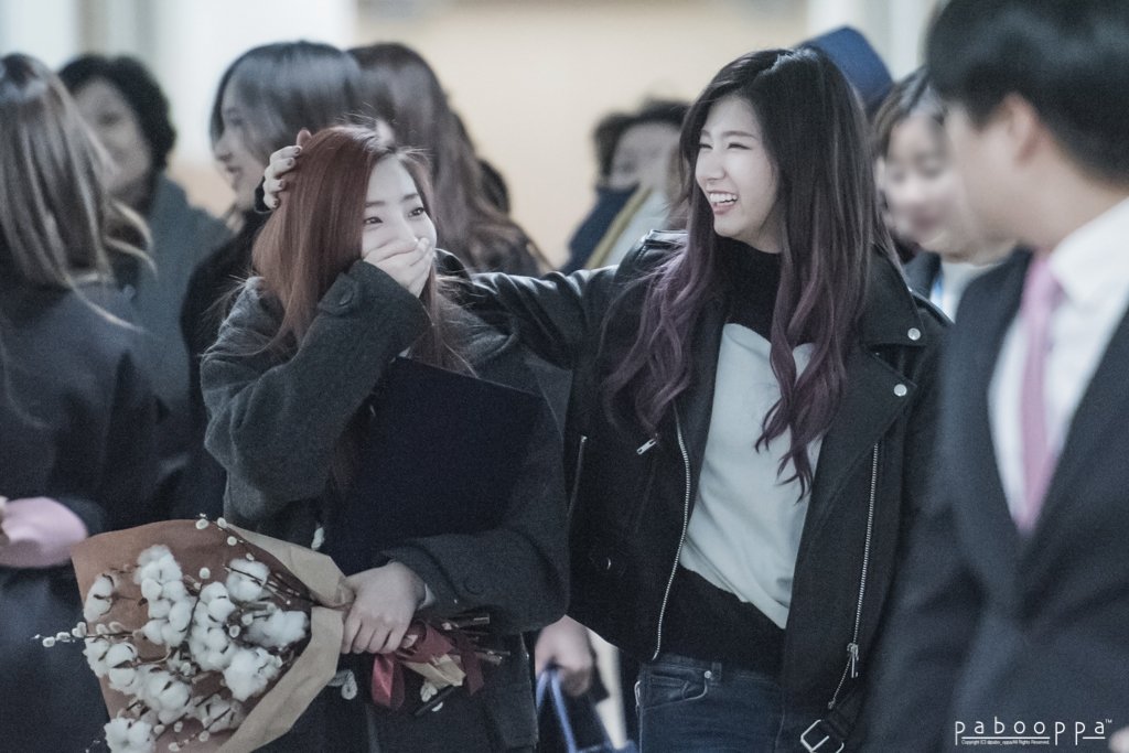 [170210] DaNa (Dahyun x Sana) New Photo @ Graduation Day at Hanlim ...